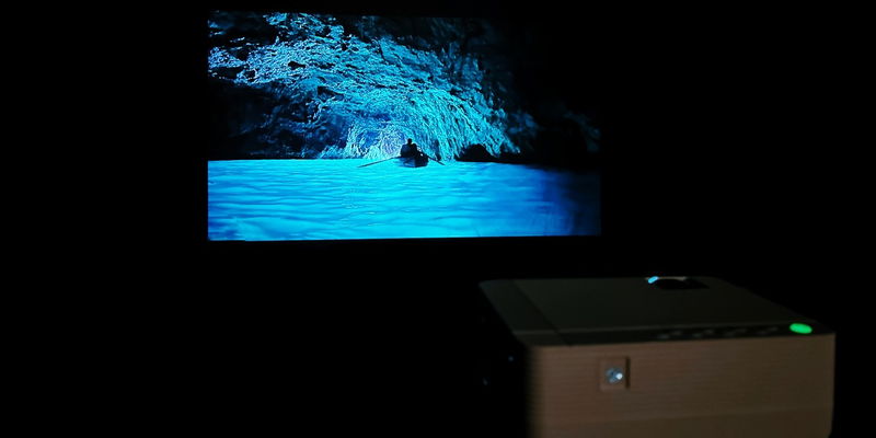 VANKYO Leisure 470 HD Mini Wifi Projector with Roku Express Review ...