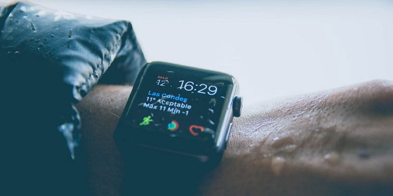Are Apple Watches Waterproof? What You Need to Know - Make Tech Easier