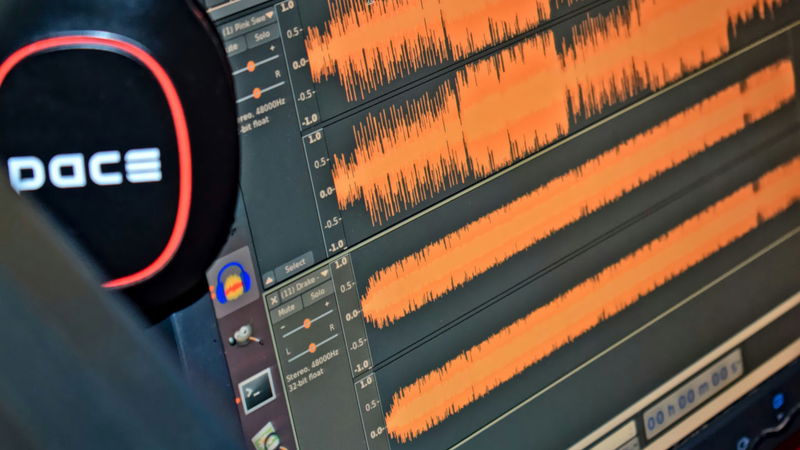 Dynebolic is a Portable OS You Can Bring Everywhere With You - Make ...