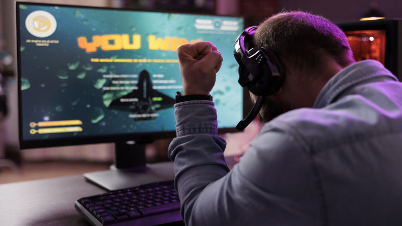 How to Play PC Games on a TV - Make Tech Easier